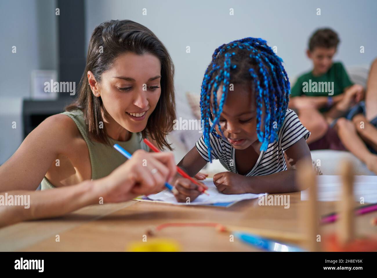 Mother and toddler daughter coloring at home Stock Photo - Alamy