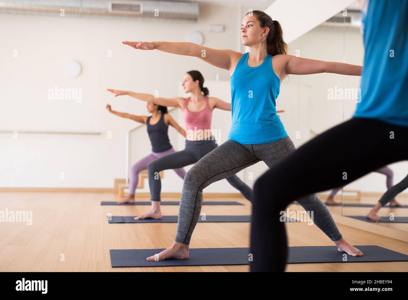 Lunging position hi-res stock photography and images - Alamy