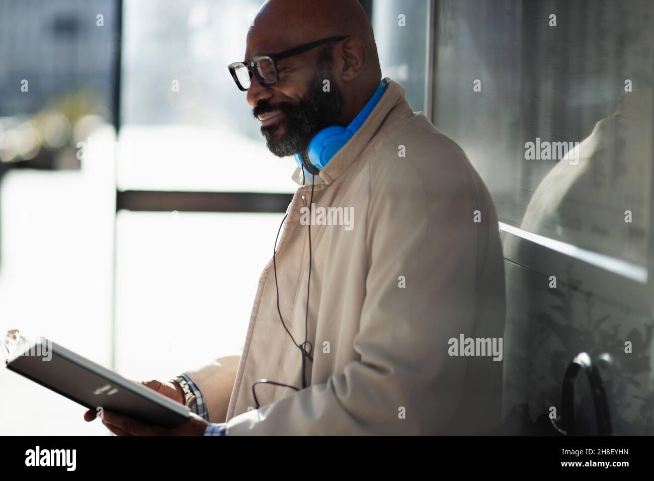 Reading book bus stop hi-res stock photography and images - Alamy