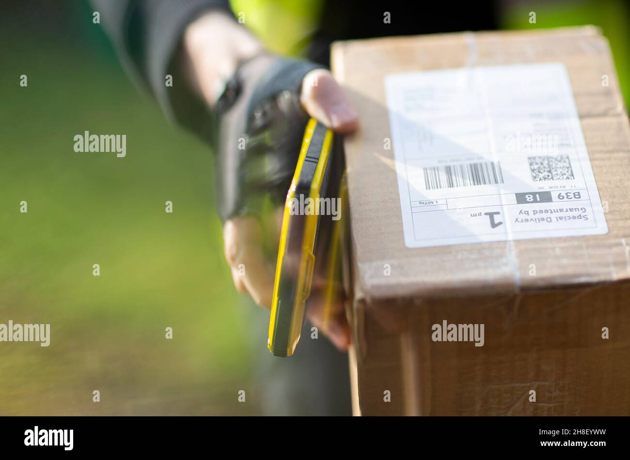 Smart courier box hi-res stock photography and images - Alamy