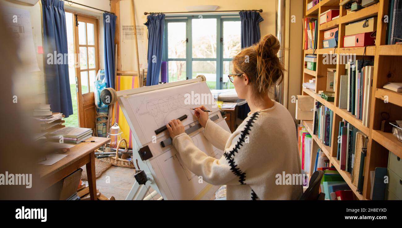 Drafting table hi-res stock photography and images - Alamy