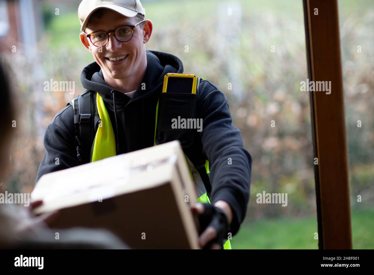 Receiving package door hi-res stock photography and images - Alamy