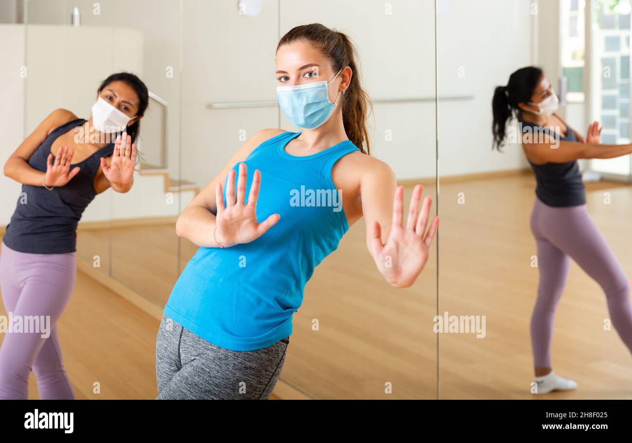 Dance mask technique hi-res stock photography and images - Alamy