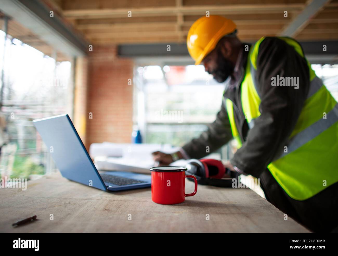 Side view man on construction site hi-res stock photography and images ...