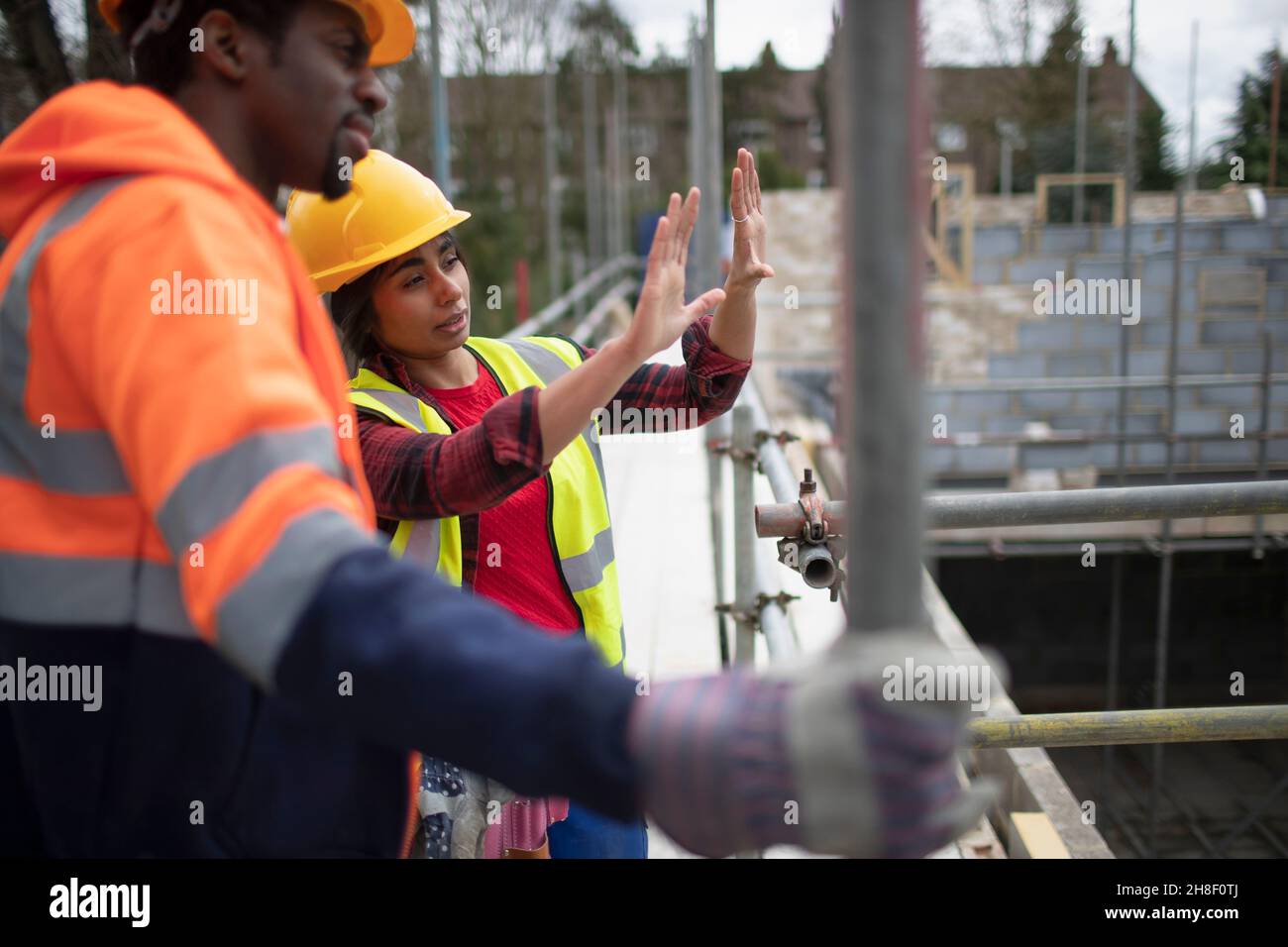 Construction site women workers hi-res stock photography and images - Alamy