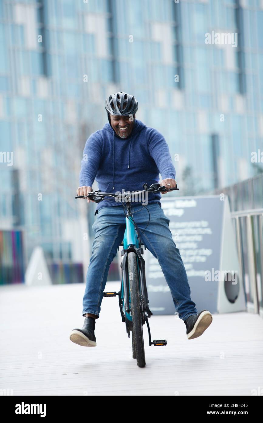 Man riding bicycle hi-res stock photography and images - Alamy