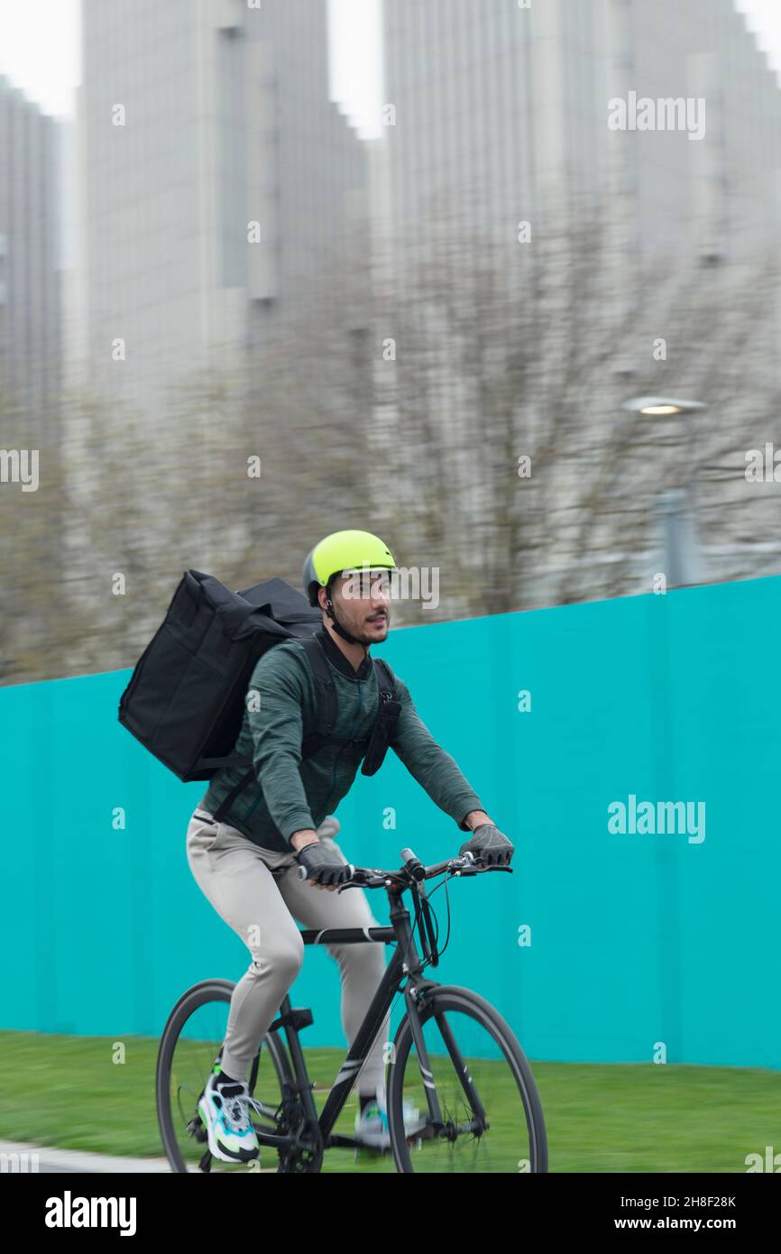 Delivery bag hi-res stock photography and images - Alamy