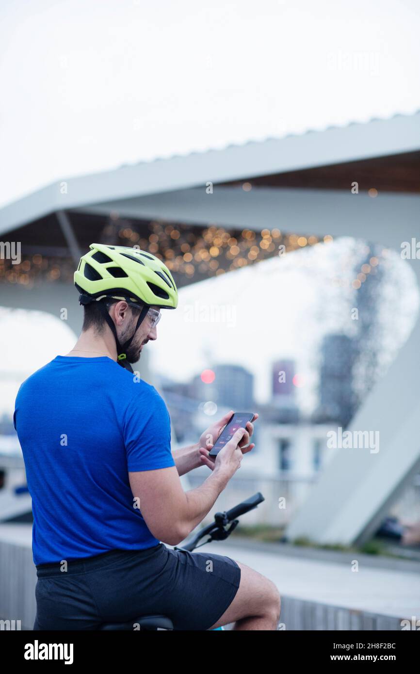 Smart city bike hi-res stock photography and images - Alamy