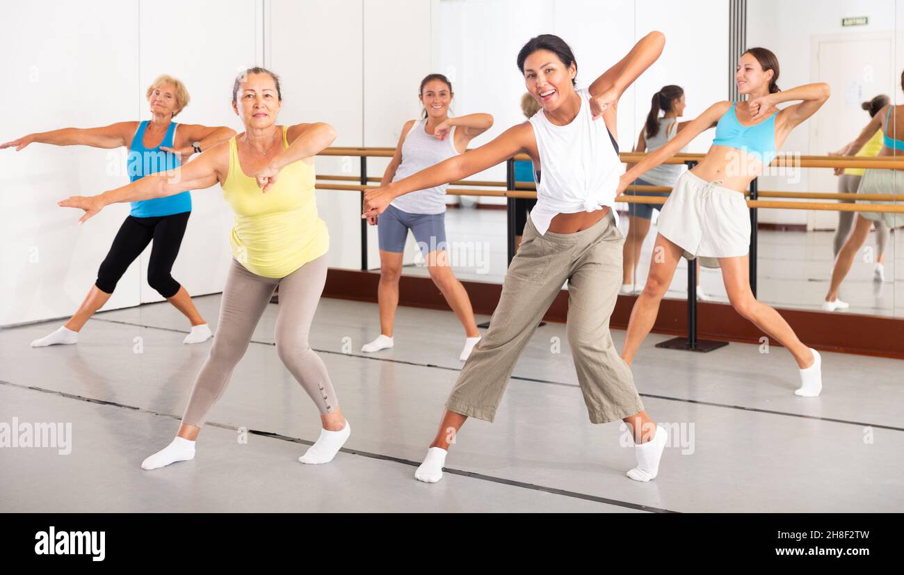 Asian dance technique hi-res stock photography and images - Alamy