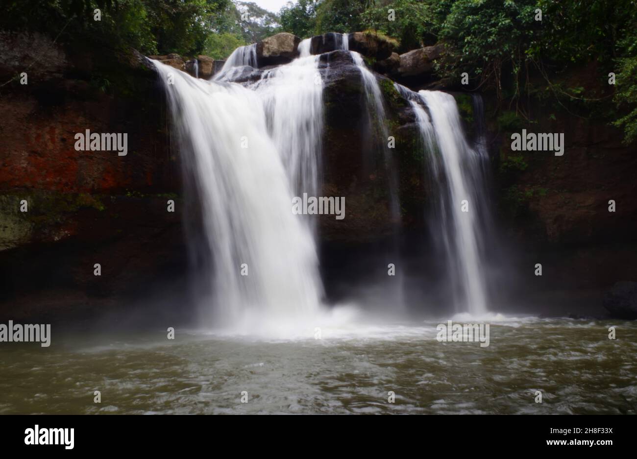 Beautiful waterfall on cliff hi-res stock photography and images - Alamy