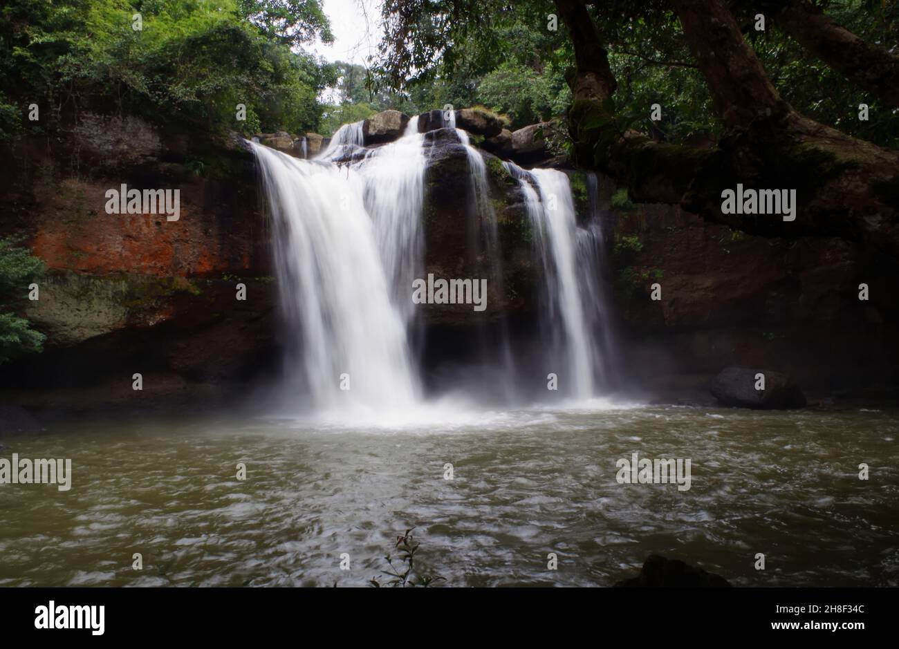 Beautiful waterfall on cliff hi-res stock photography and images - Alamy