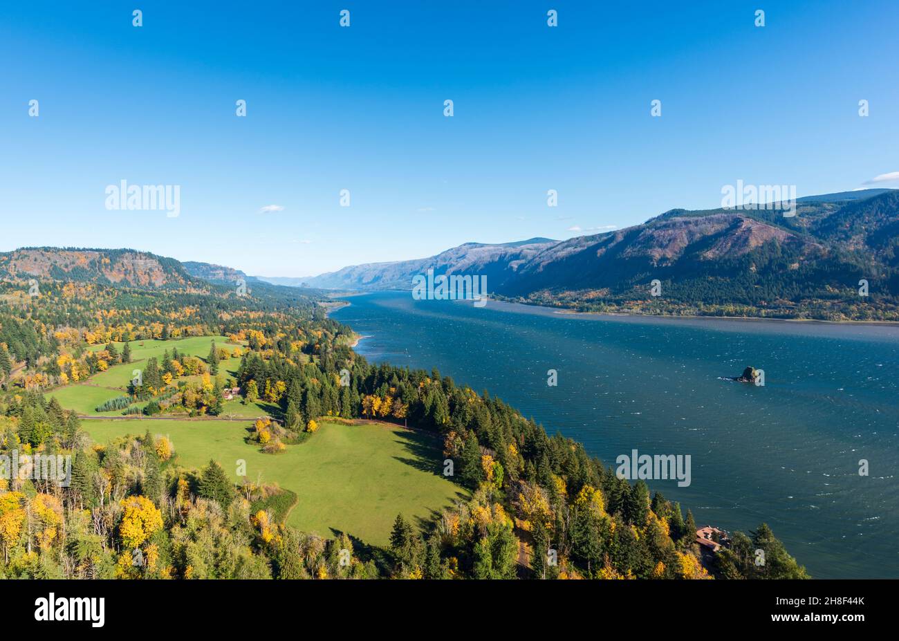 Columbia river cliff reflection hi-res stock photography and images - Alamy