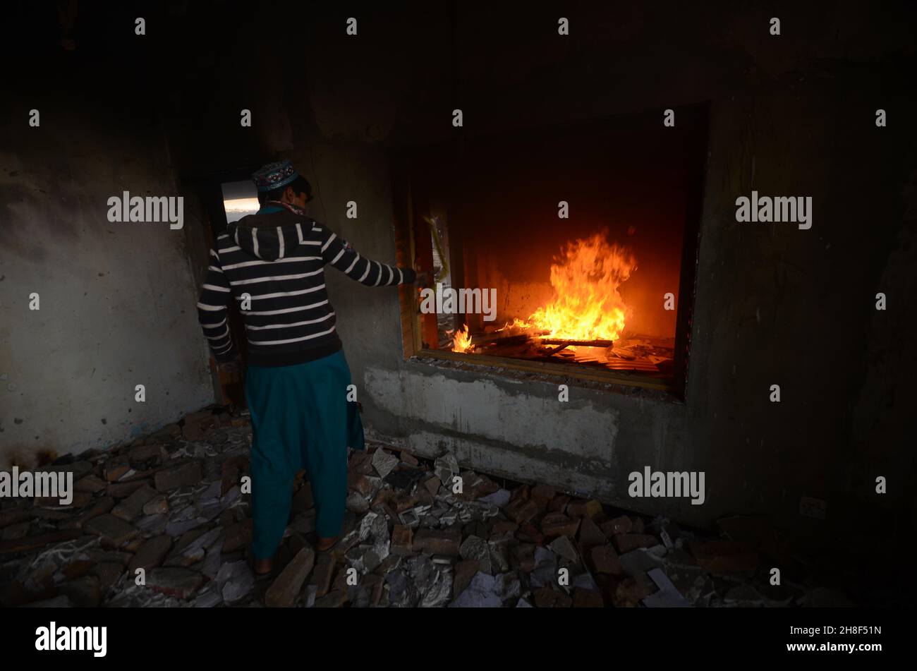 Peshawar, Pakistan. 29th Nov, 2021. An infuriated mob on Sunday ...