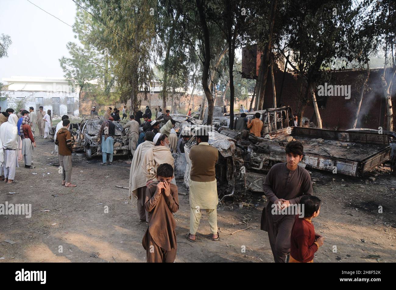 Peshawar, Pakistan. 28th Nov, 2021. An infuriated mob on Sunday ...