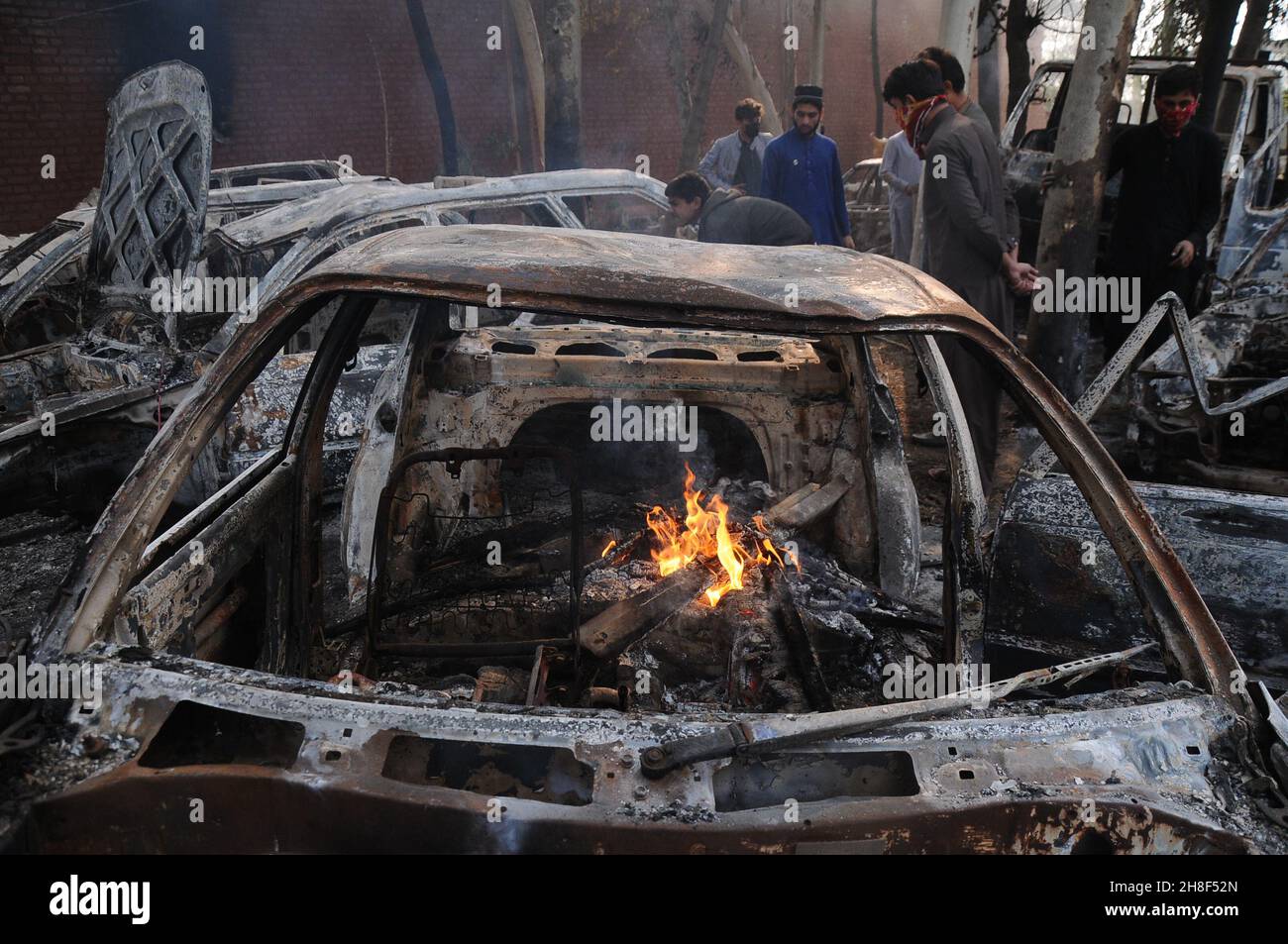 Peshawar, Pakistan. 28th Nov, 2021. An infuriated mob on Sunday ...
