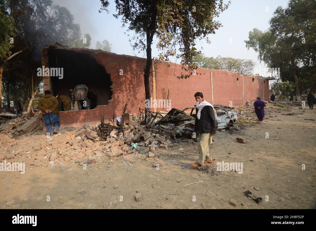 Peshawar, Pakistan. 29th Nov, 2021. An infuriated mob on Sunday ...