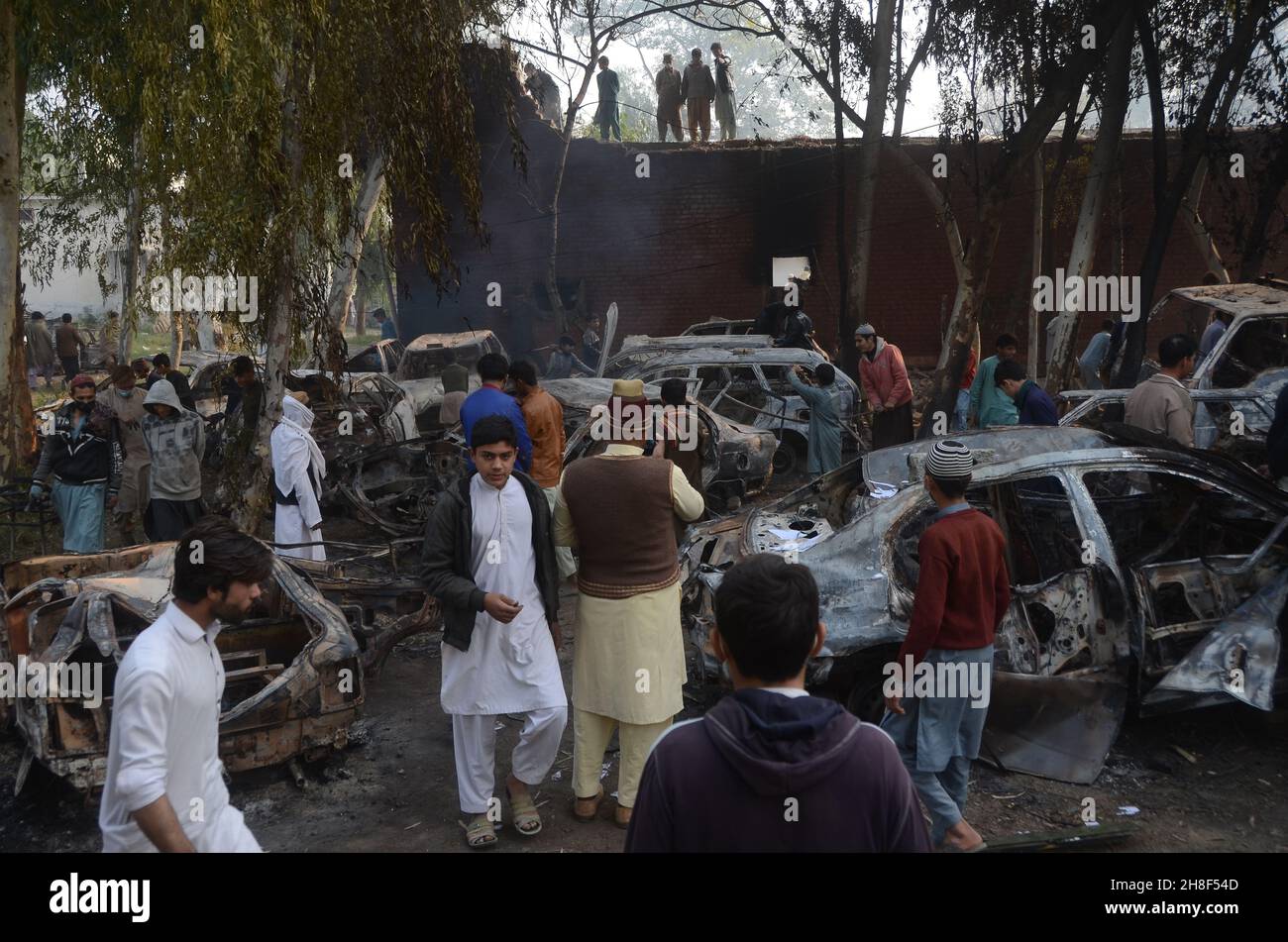 Peshawar, Pakistan. 29th Nov, 2021. An infuriated mob on Sunday ...