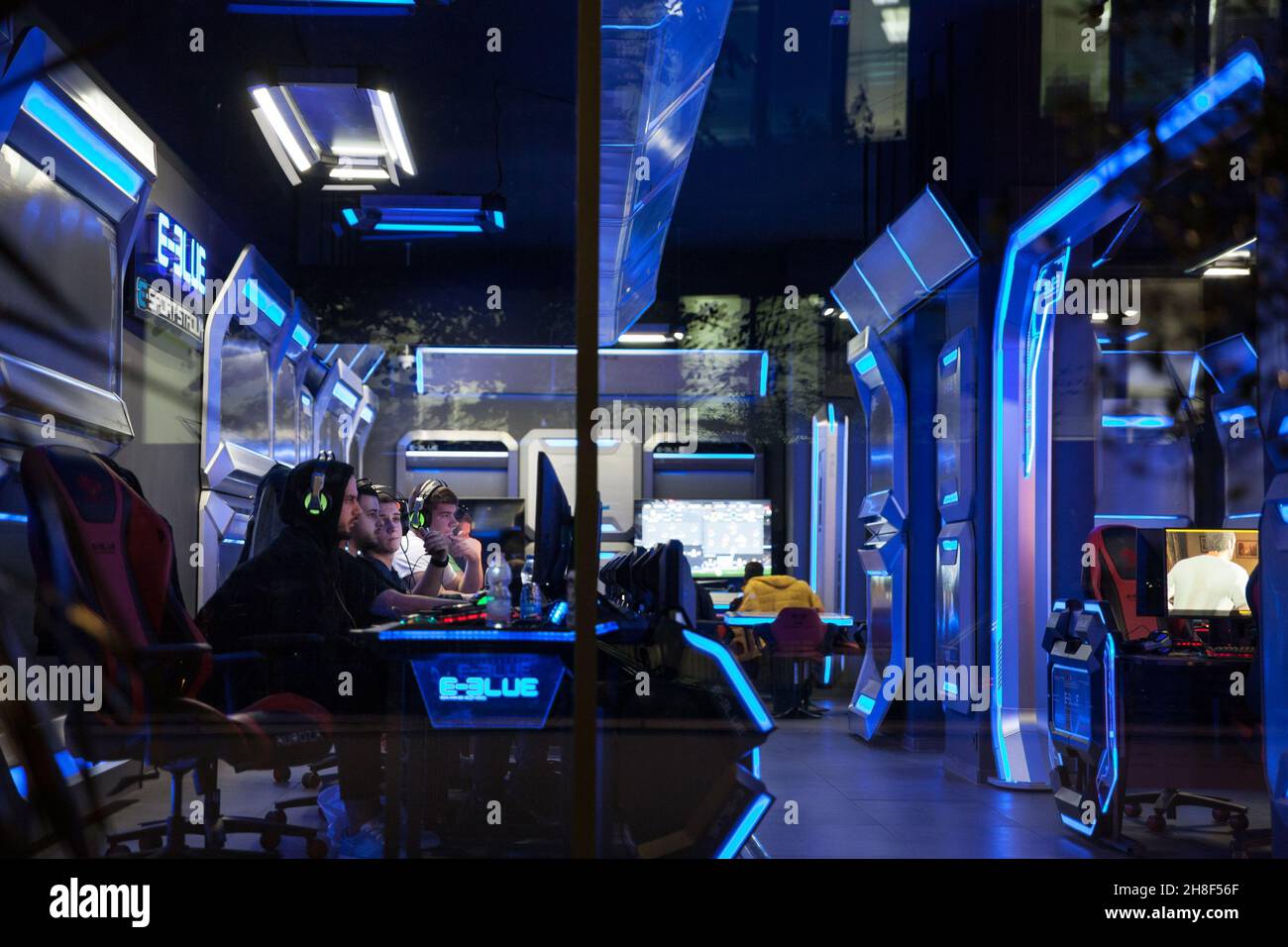 Picture of a Serbian internet cafe with young men plating computer ...