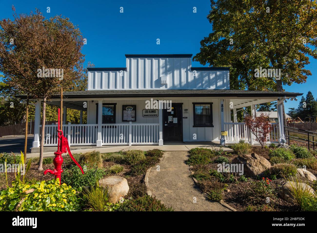 Old west false front building hi-res stock photography and images - Alamy