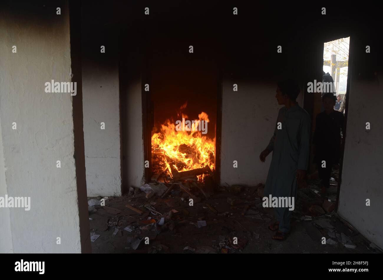 Peshawar, Khyber Pakhtunkhwa, Pakistan. 29th Nov, 2021. An infuriated ...