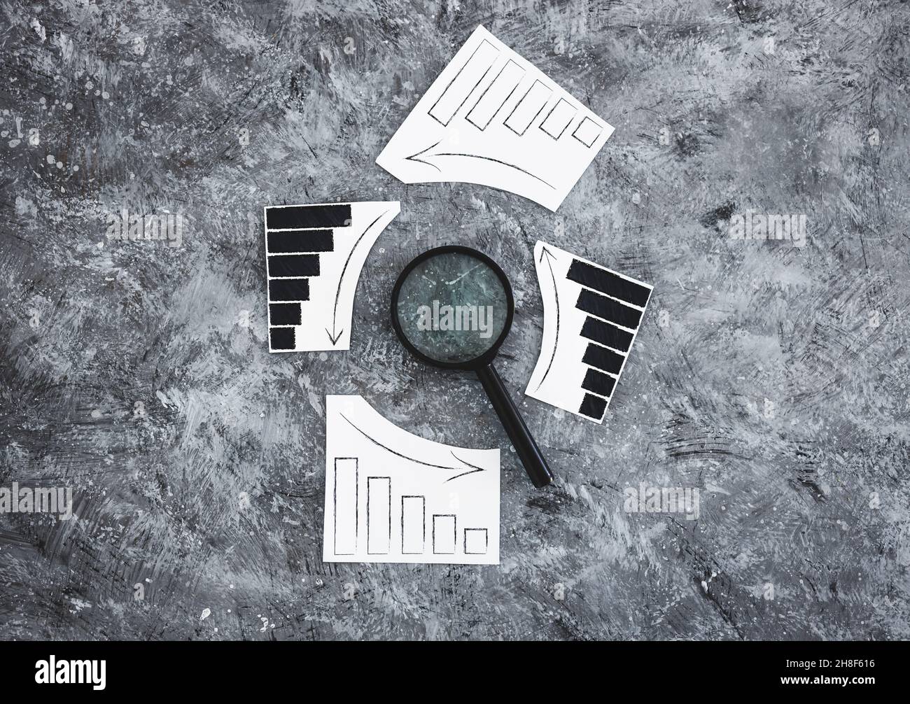 Graph showing downward trend hi-res stock photography and images - Alamy