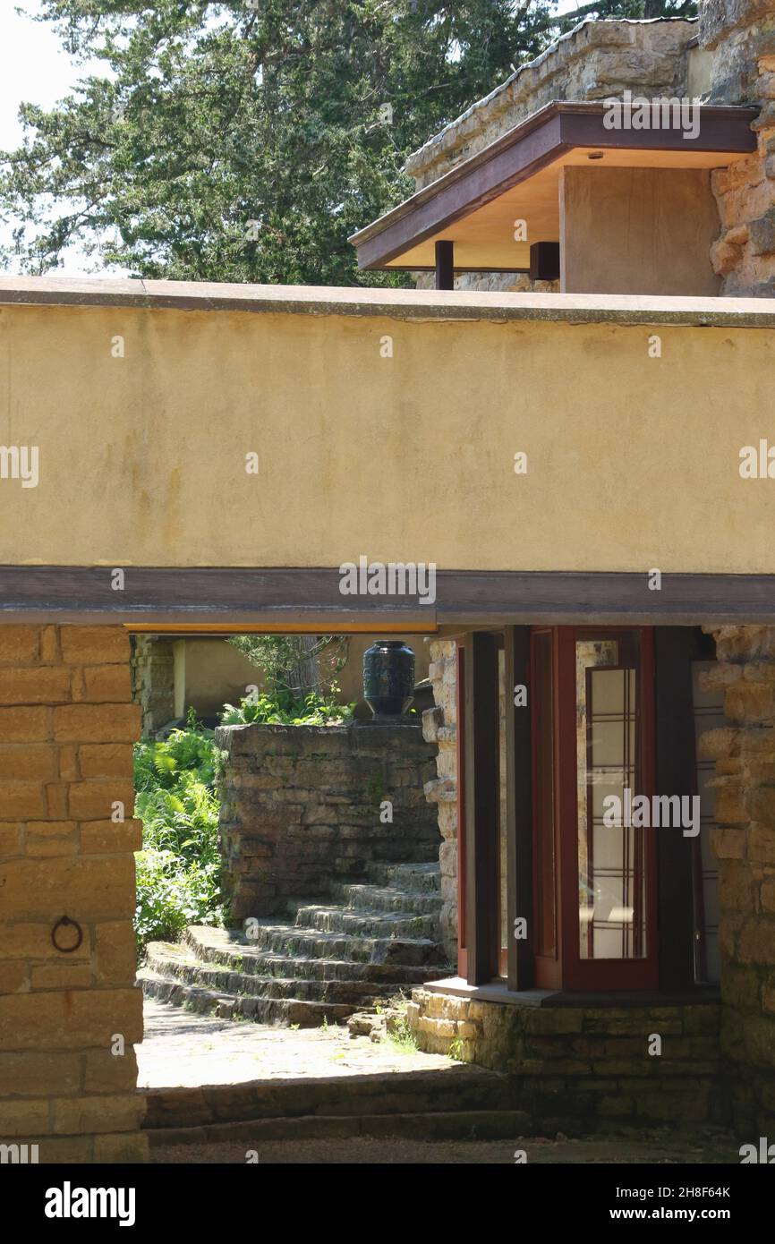 Taliesin house exterior. Architecture and decor design by Frank Lloyd ...