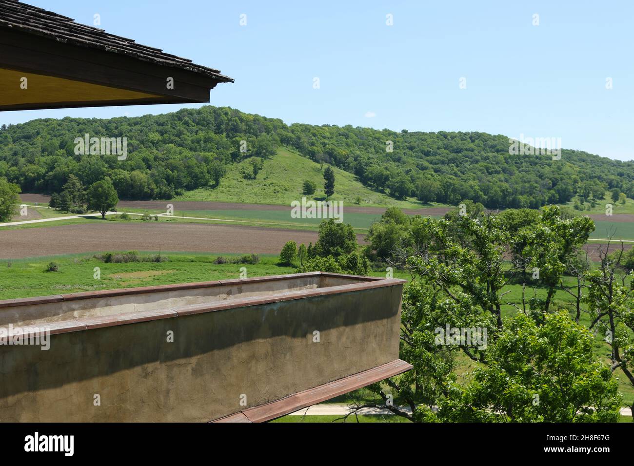 Taliesin house exterior. Bird watching deck. Architecture and decor ...