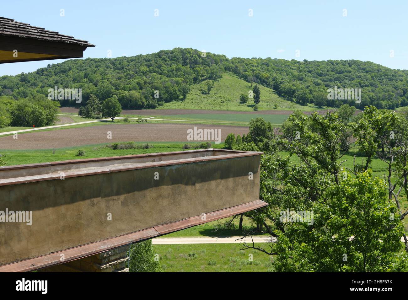 Taliesin house exterior. Bird watching deck. Architecture and decor ...