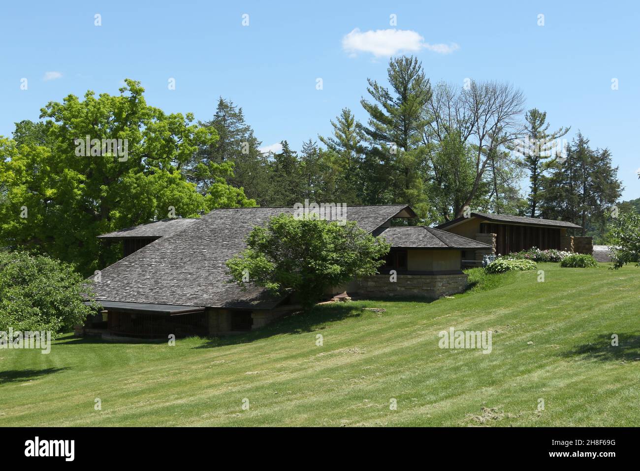 Taliesin house exterior. Architecture and decor design by Frank Lloyd ...