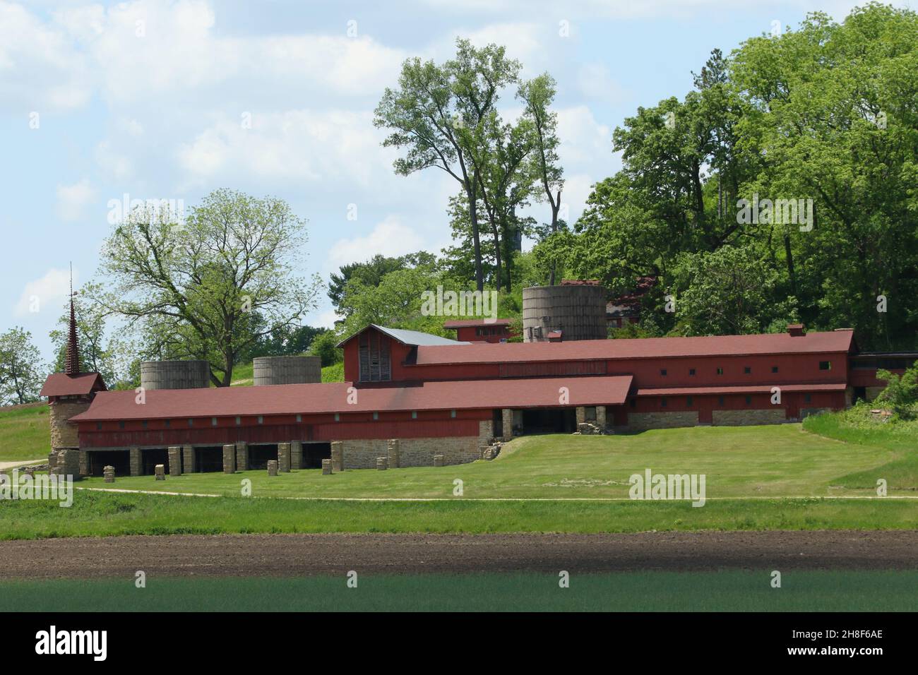 Midway barn hi-res stock photography and images - Alamy
