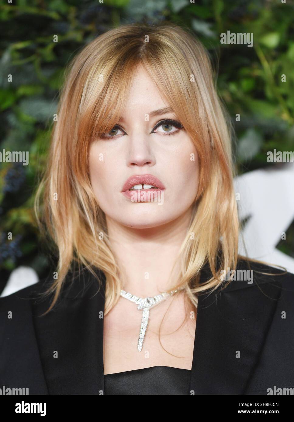 British model georgia may jagger hi-res stock photography and images ...