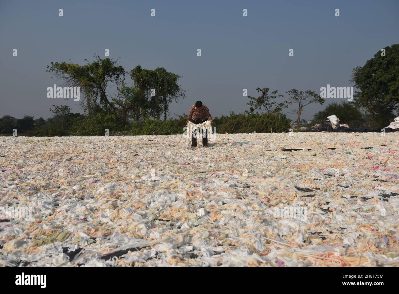 West Bengal, India. 28th Nov, 2021. Waste fabric recycling is the ...