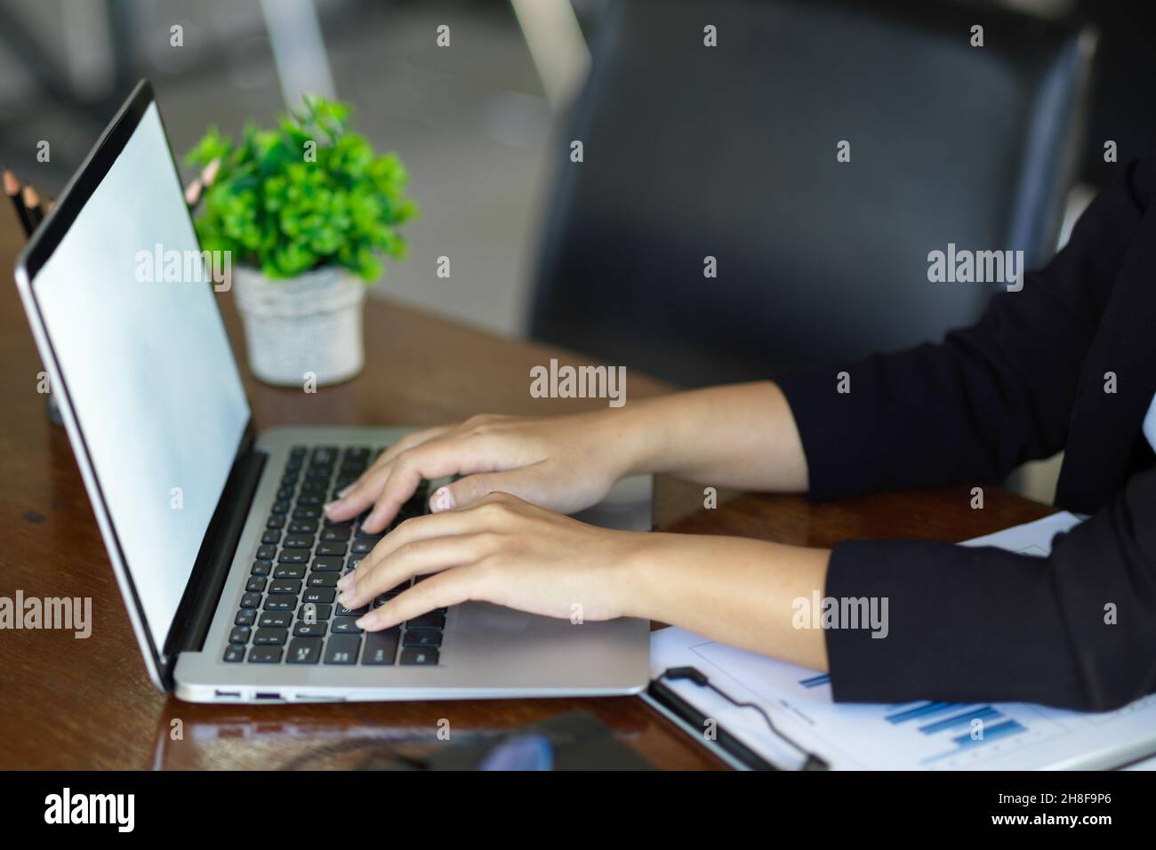 Employee typing hi-res stock photography and images - Alamy