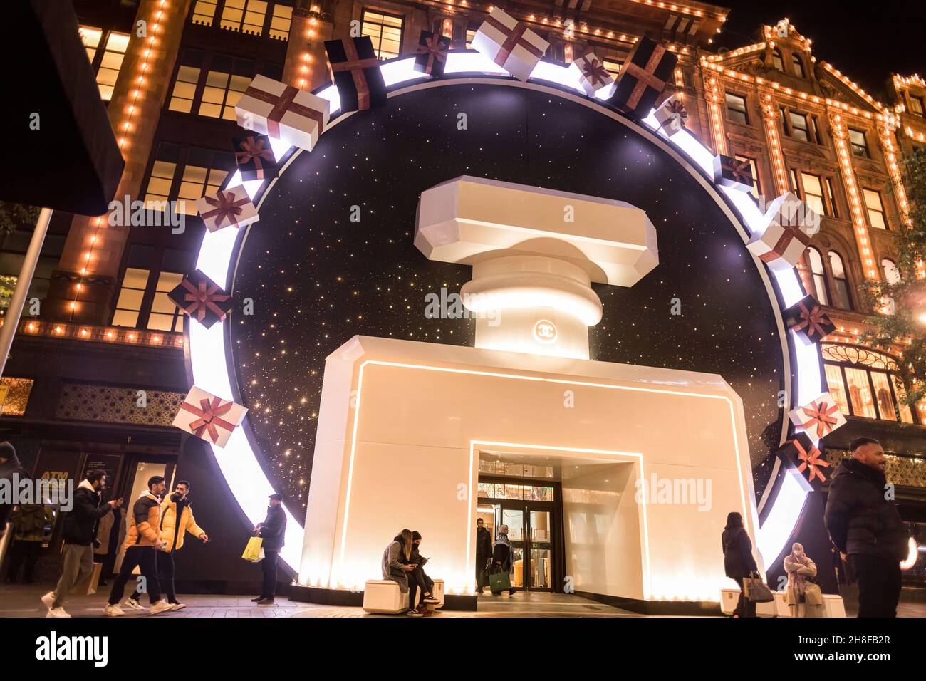 Chanel harrods hi-res stock photography and images - Alamy