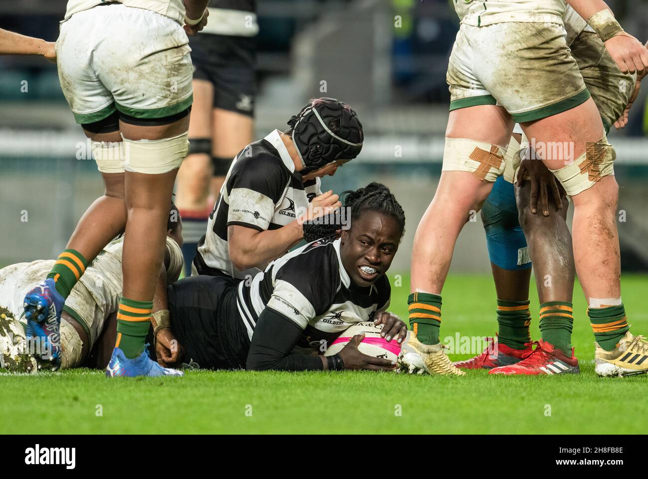 London, UK. 27th Nov, 2021. Barbarians' Simi Pam scores a try during ...