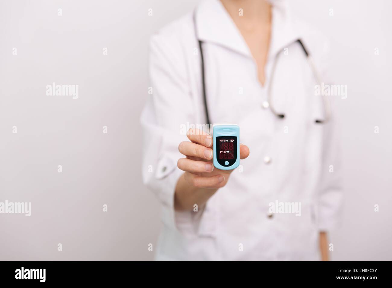 Fingertip pulse hi-res stock photography and images - Alamy