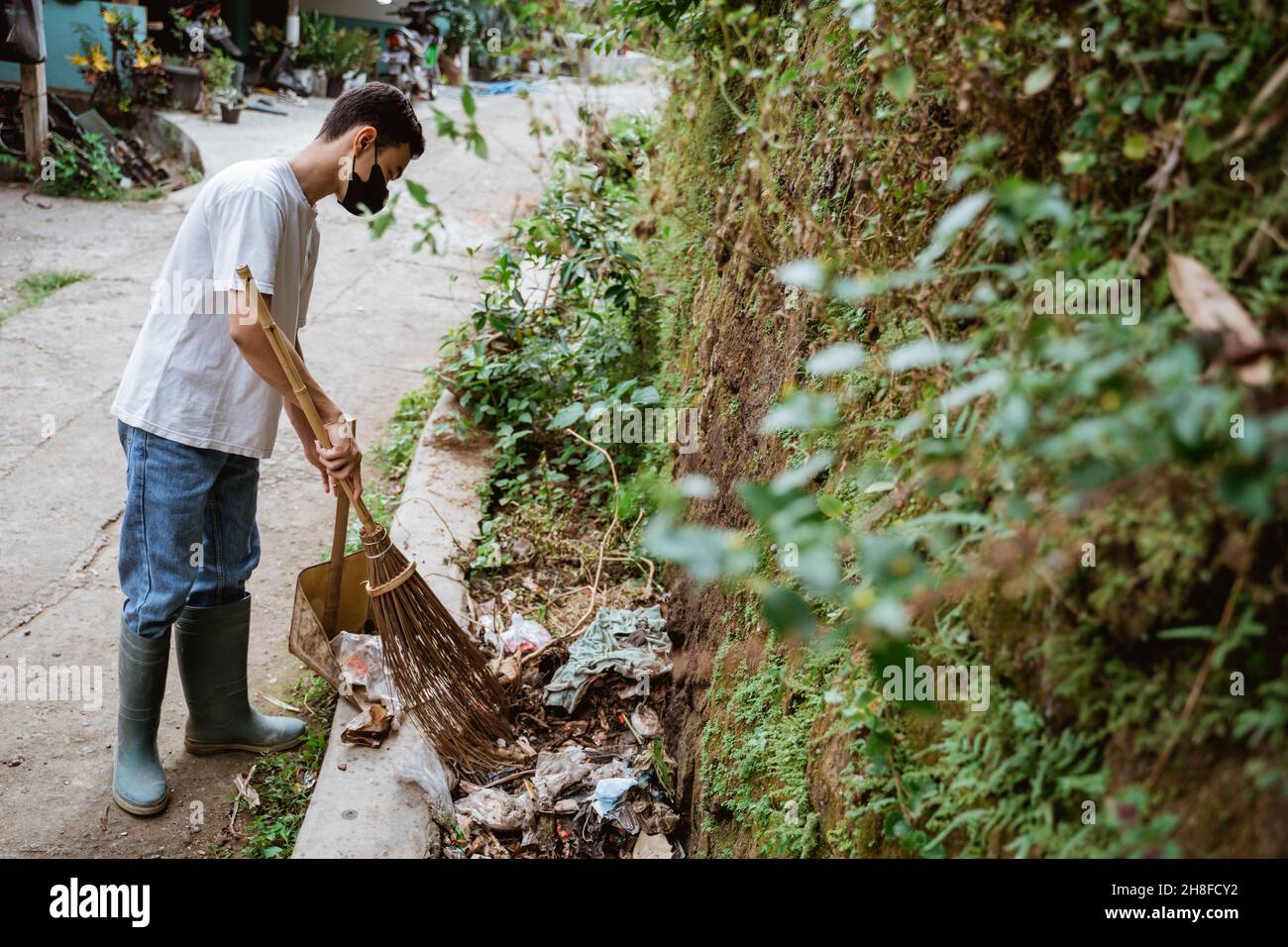 Indonesian boy with bottle hi-res stock photography and images - Alamy
