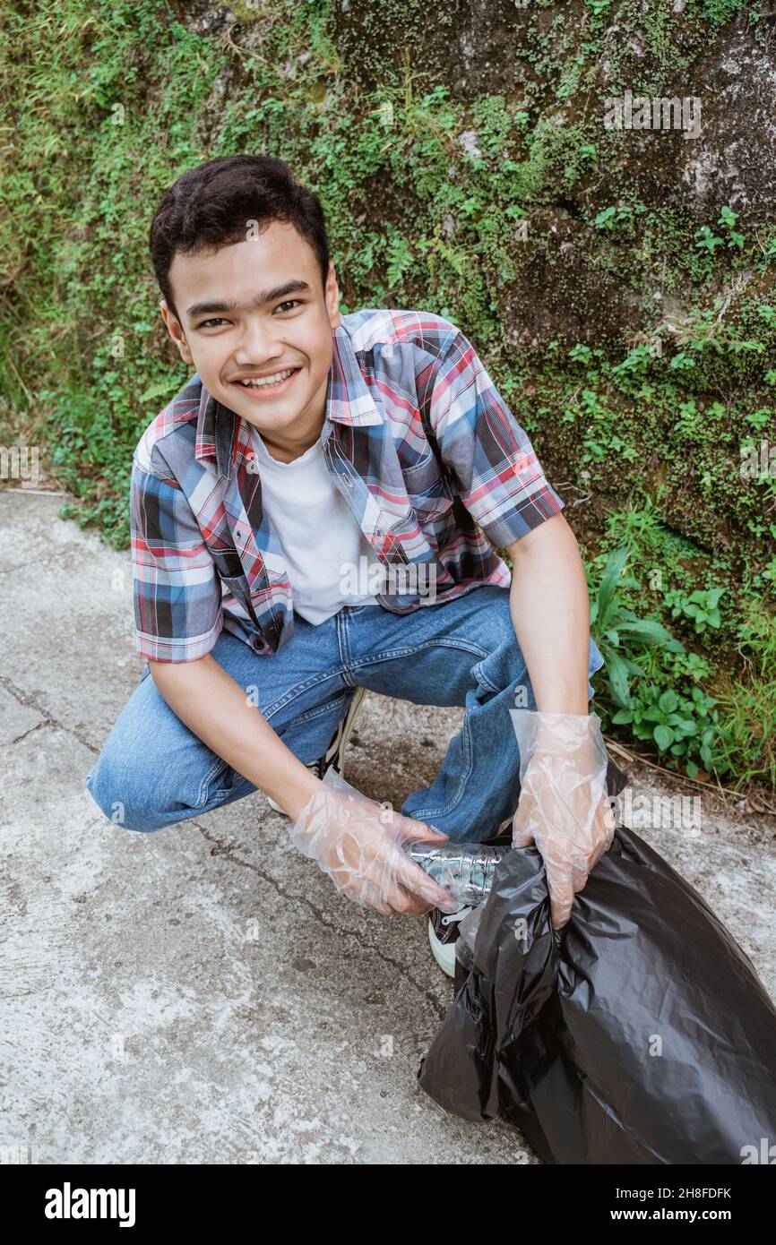 young volunteers keep the environment clean by picking up trash Stock ...
