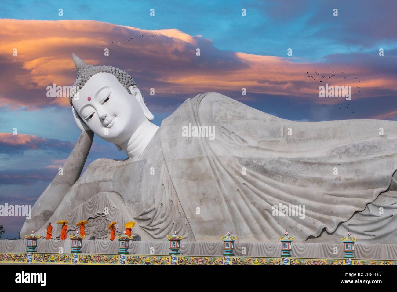 Vietnam's largest reclining Buddha statue at SomRong Pagoda Soc Trang ...