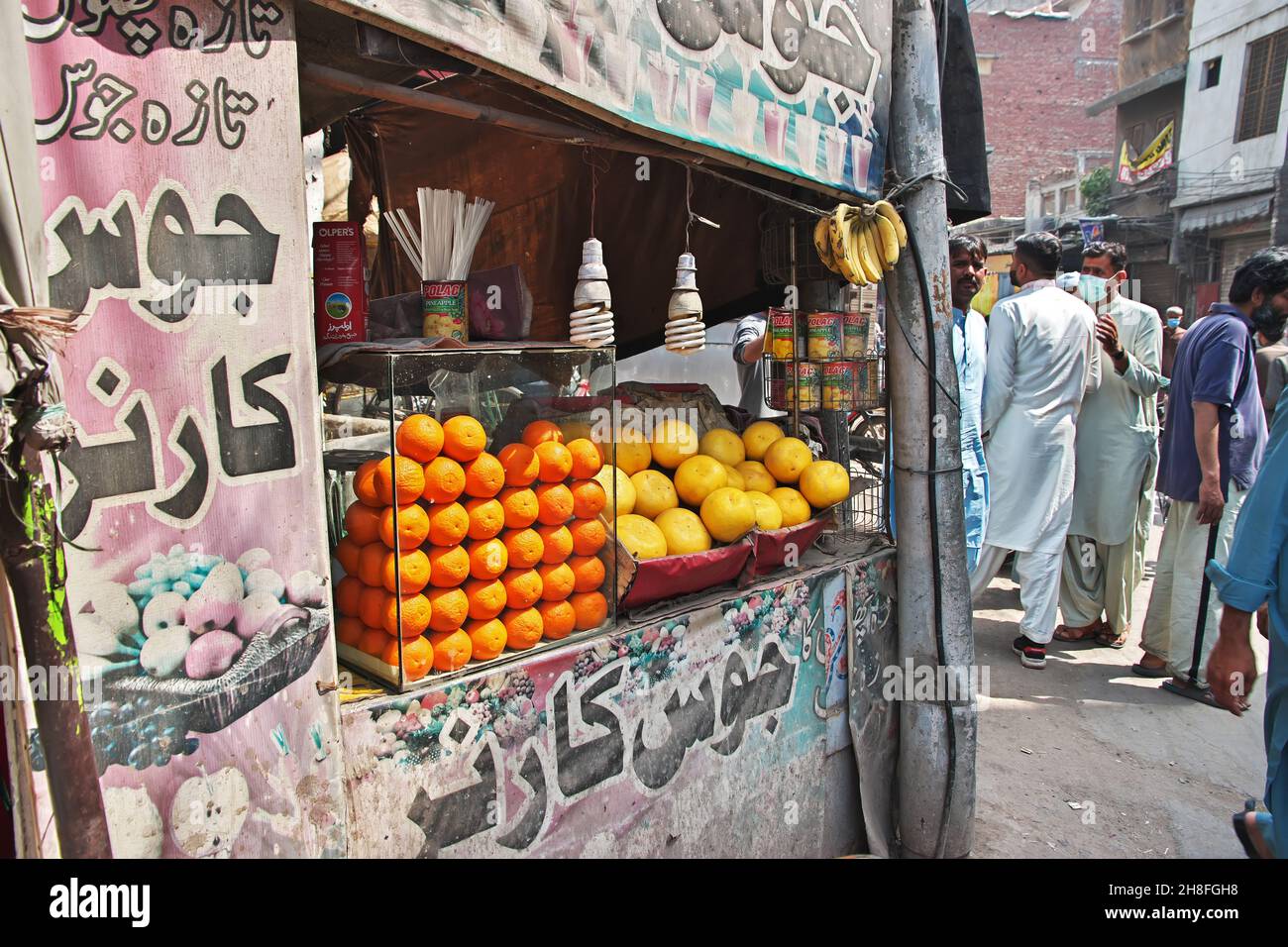 The local market in Lahore, Punjab province, Pakistan Stock Photo - Alamy