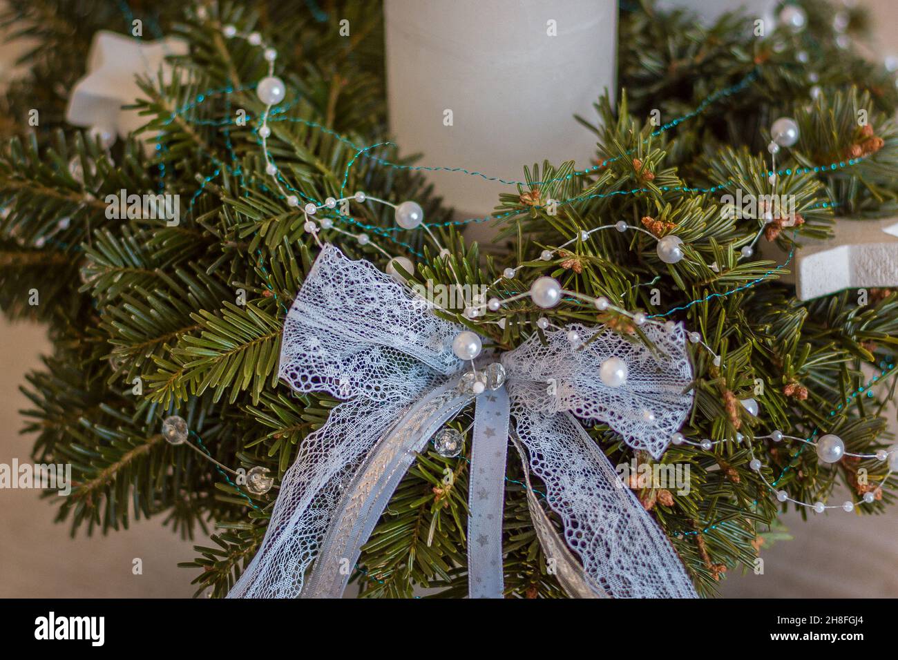 Diy twig wreath hi-res stock photography and images - Alamy