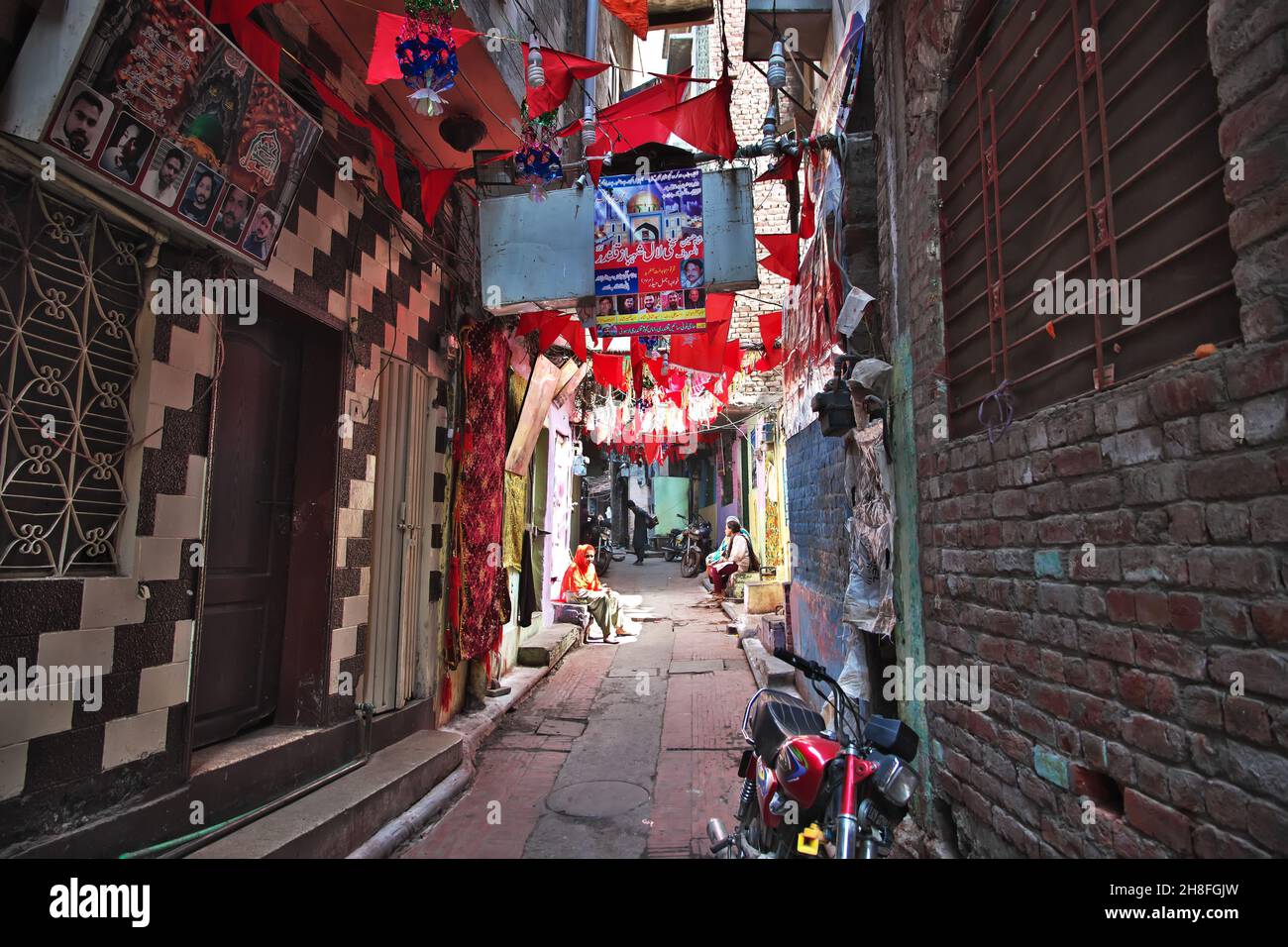 Lahore walled city bazaar hi-res stock photography and images - Alamy