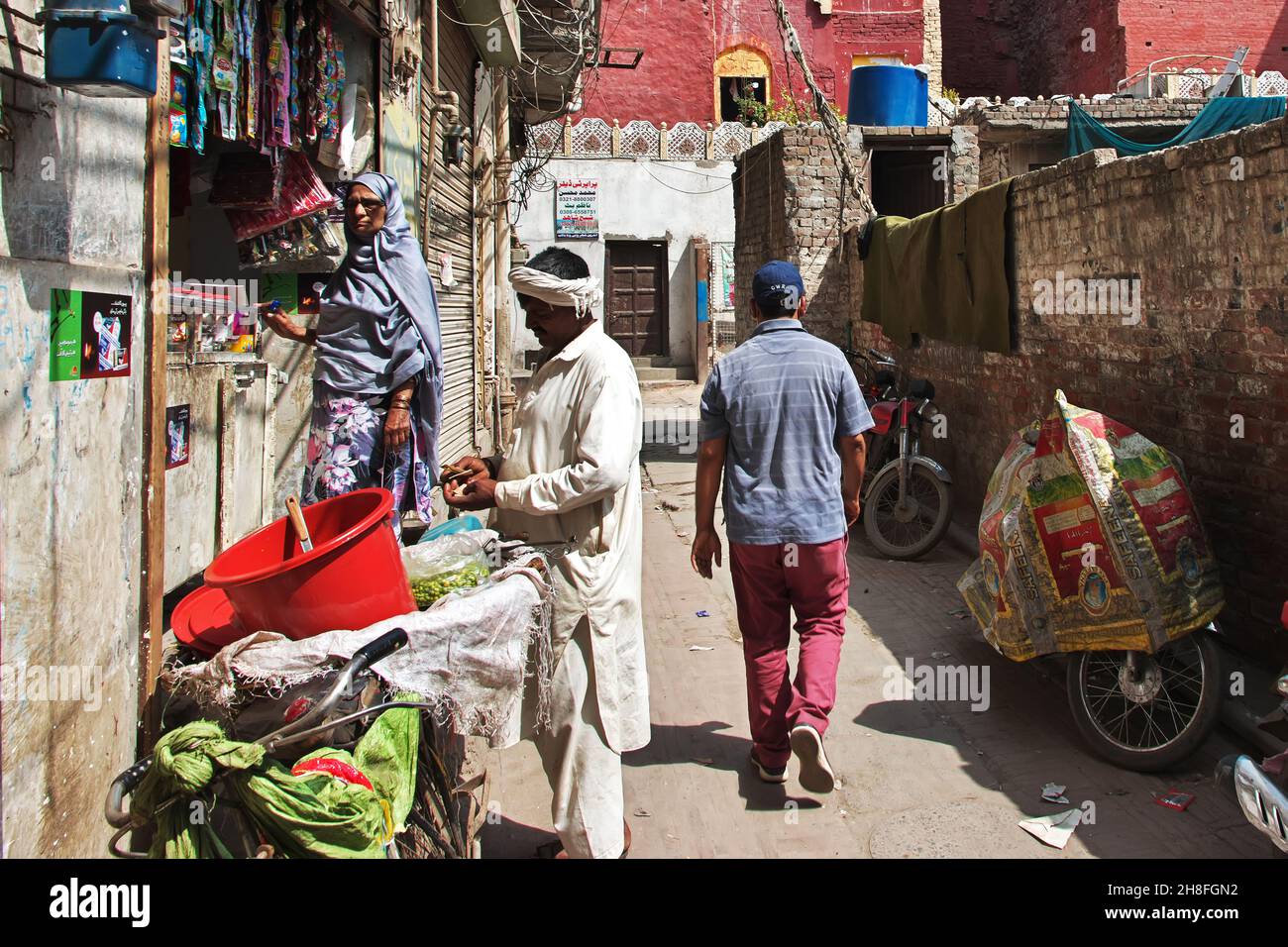 The local market in Lahore, Punjab province, Pakistan Stock Photo - Alamy