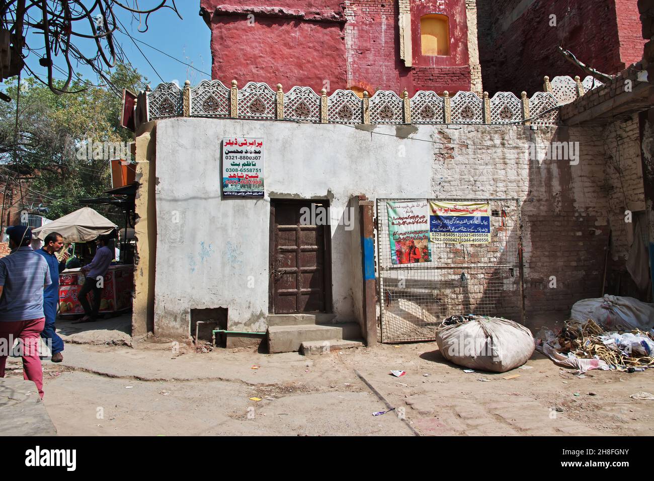 The vintage street in Lahore, Punjab province, Pakistan Stock Photo - Alamy