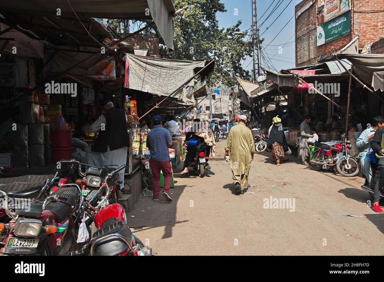 The local market in Lahore, Punjab province, Pakistan Stock Photo - Alamy