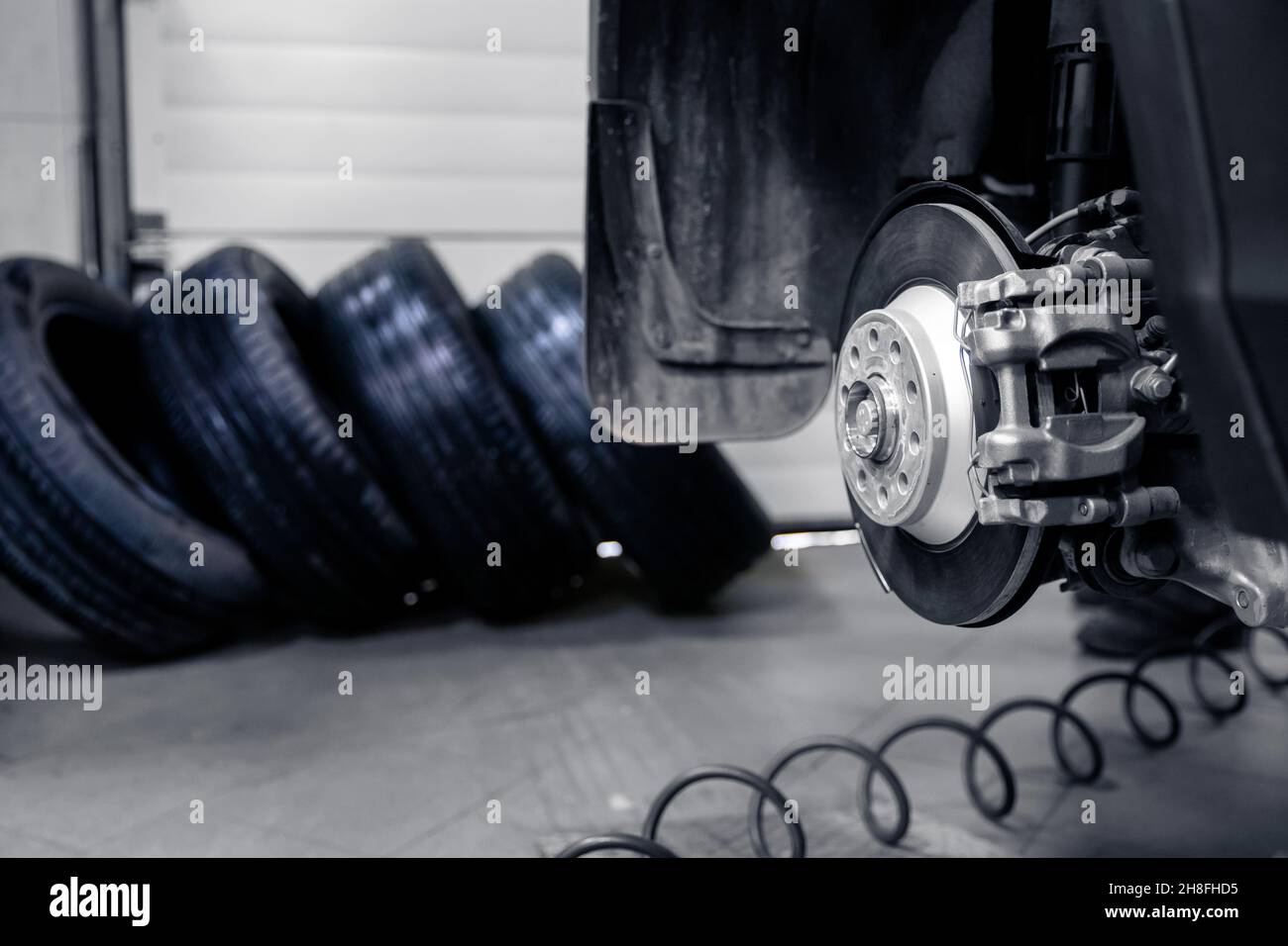 Mechanic changing wheel, replacement of winter and summer tires of ...