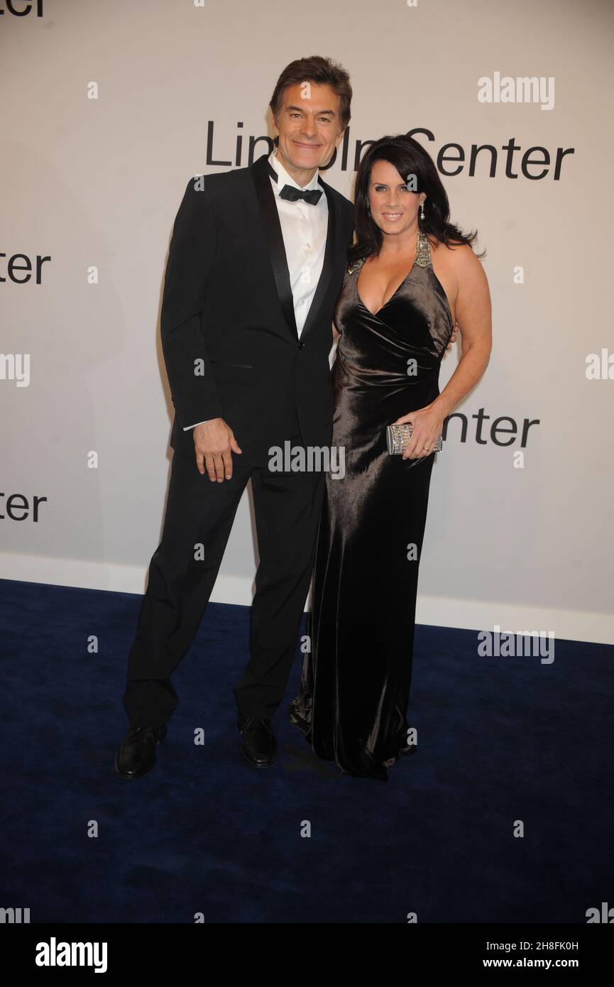 NEW YORK, NY - OCTOBER 24: Dr. Oz with wife Lisa attends an Evening ...