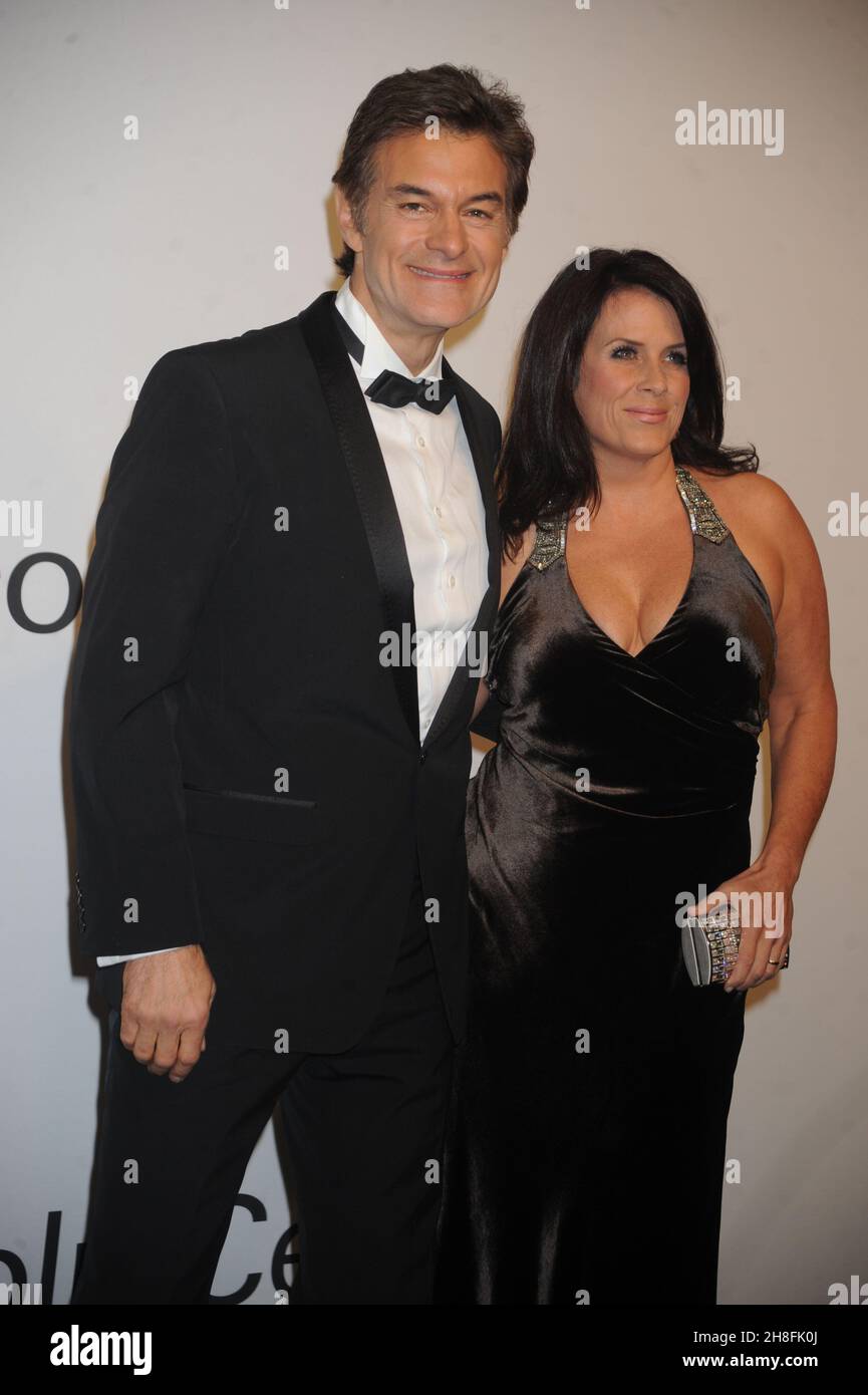 NEW YORK, NY - OCTOBER 24: Dr. Oz with wife Lisa attends an Evening ...