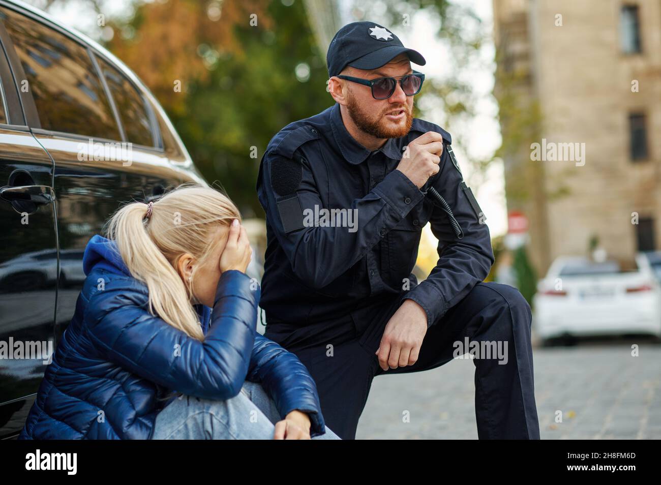 Female police officer helps hi-res stock photography and images - Alamy