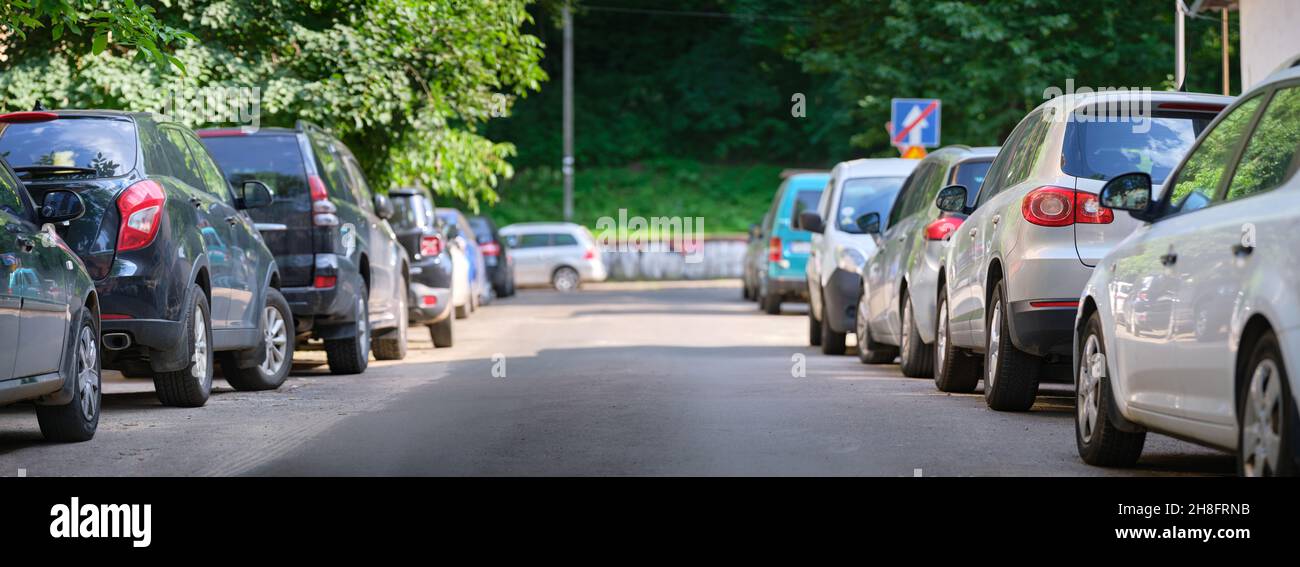 City traffic with cars parked in line on street side Stock Photo - Alamy